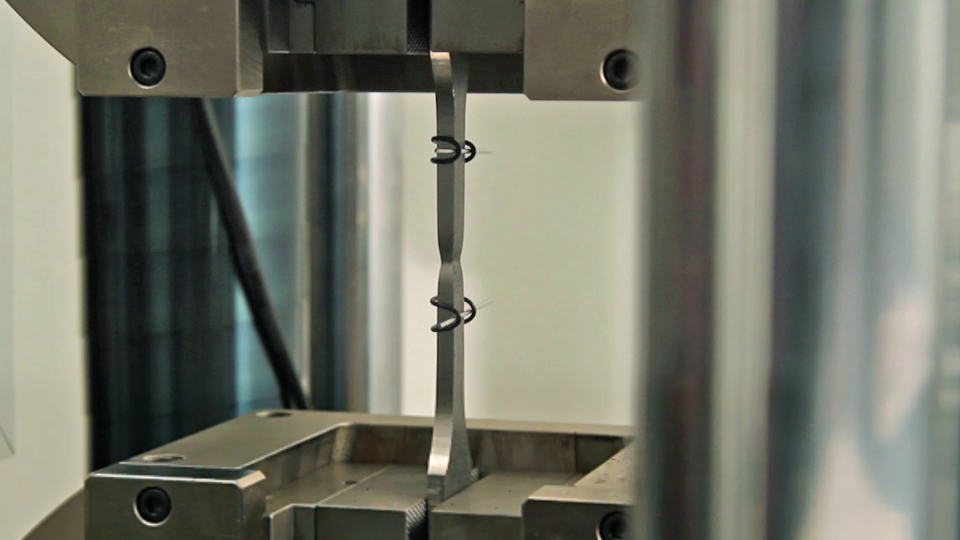 Essais de mécanique de la rupture et fatigue des matériaux sur ...